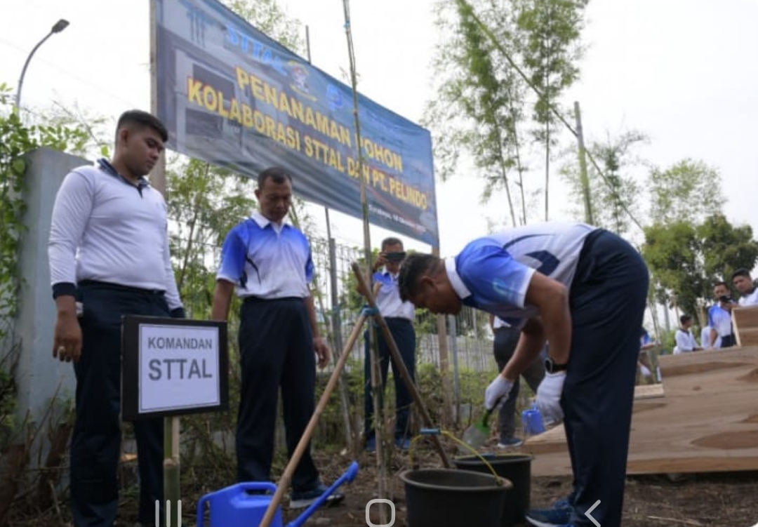 PENANAMAN POHON KOLABORASI STTAL DAN PT. PELINDO | Paradigma Indonesia