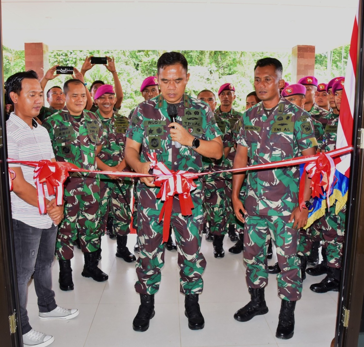 LAKSAMANA TNI YUDO MARGONO RESMIKAN GEDUNG MAKO MENKAV 3 MARINIR DAN ...