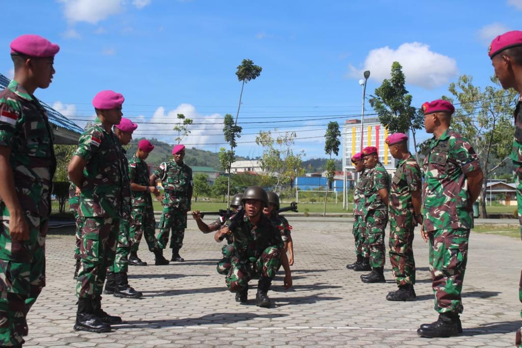 PERTAHANKAN TRADISI KORPS MARINIR, DANYONMARHANLAN X PIMPIN UPACARA ...