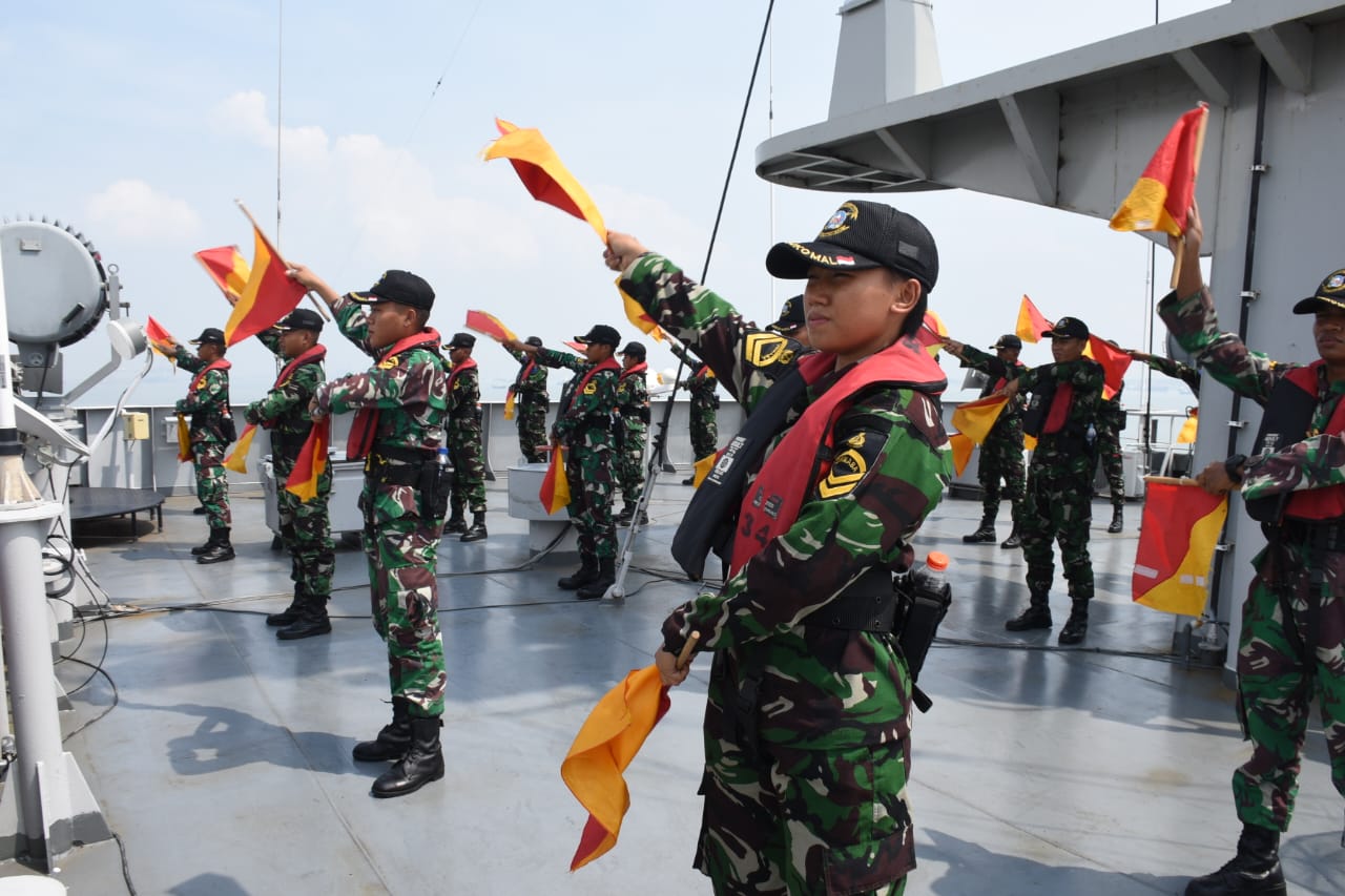 Di Lautan Luas Siswa Dikmaba dan Dikmata TNI AL Angkatan XLII/2 ...