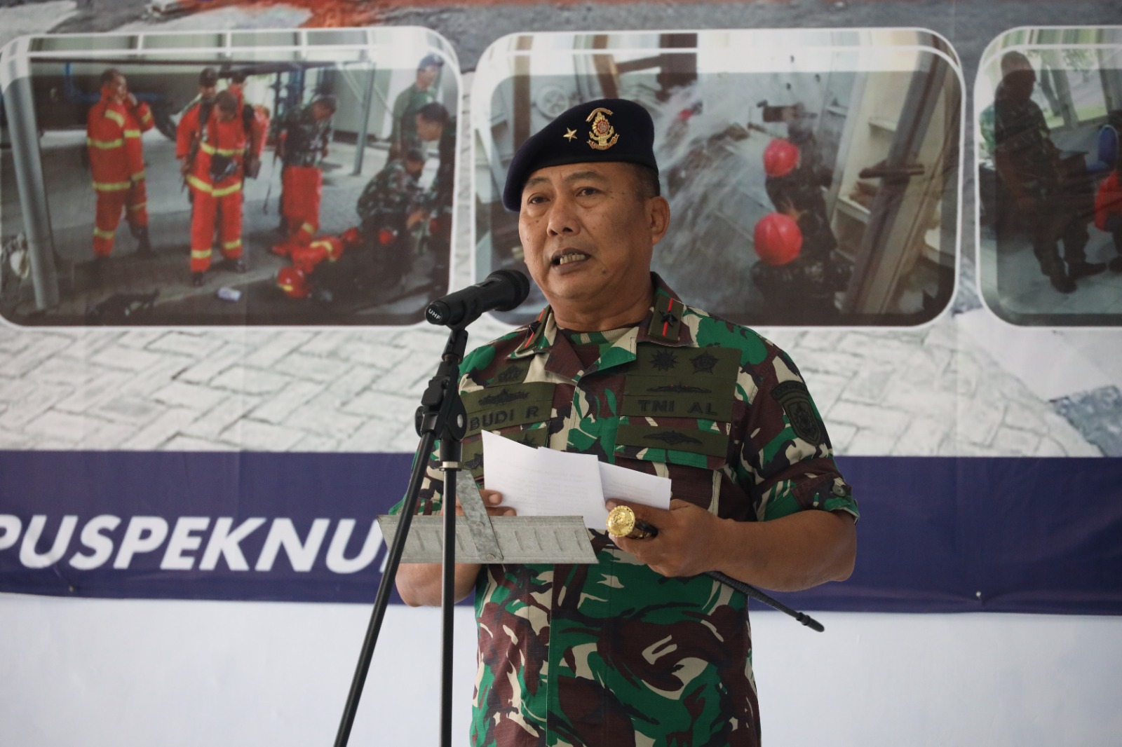 Puluhan Prajurit TNI AL Strata Perwira Siap Berlatih Penyelamatan Kapal ...