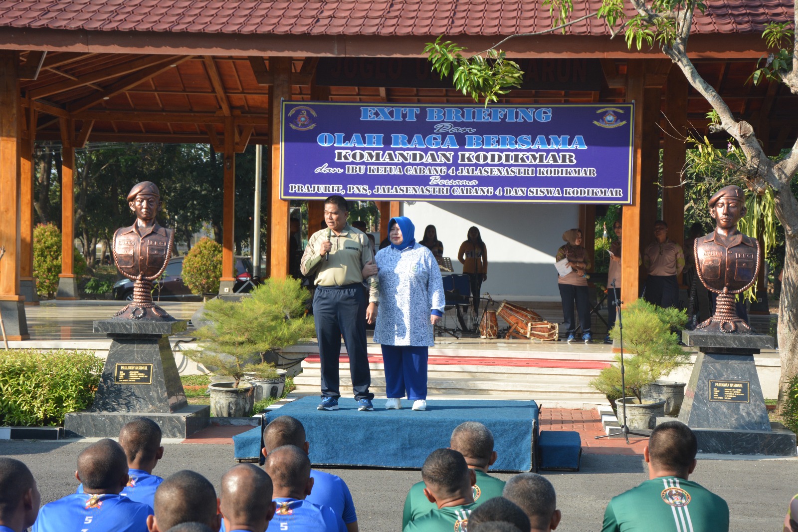 Exit Briefing dan Olahraga bersama Komandan Kodikmar. | Paradigma Indonesia