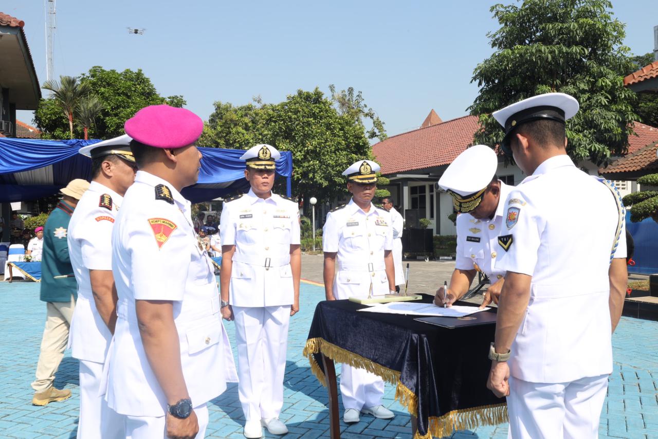 Danlantamal V Laksma TNI Eko Wahjono, S.E. M.M Pimpin Sertijab Danlanal ...