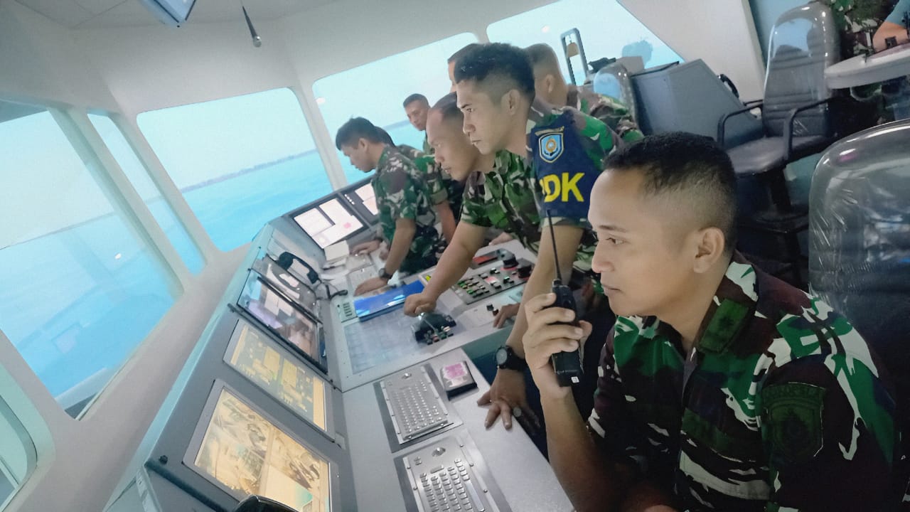 Diktukpa TNI AL Korps Pelaut Pusdikpel Lattek Bridge Simulator KRI ...