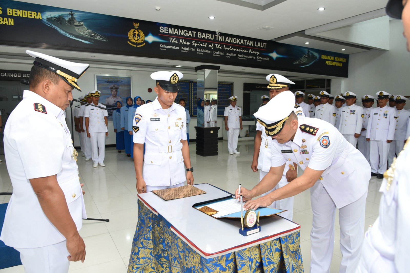 Letkol Laut (P) Teguh Raharjo Jabat Wadan Puslatlekdalsen Kodiklatal ...