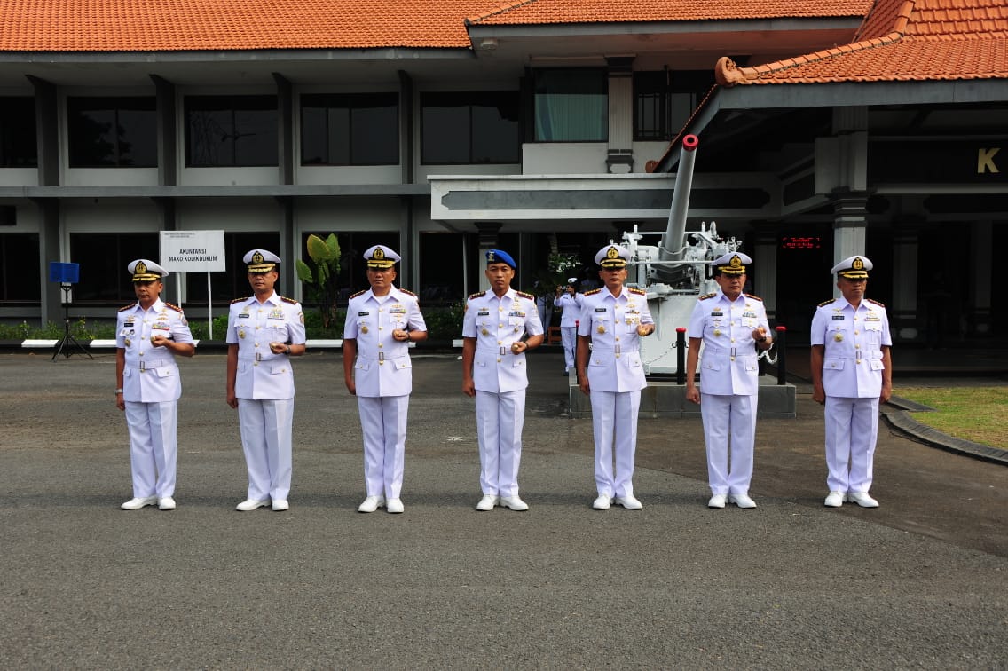 Dankodikdukum Pimpin Upacara Tupdik Siswa Diklaba dan Diktukba TNI AL ...