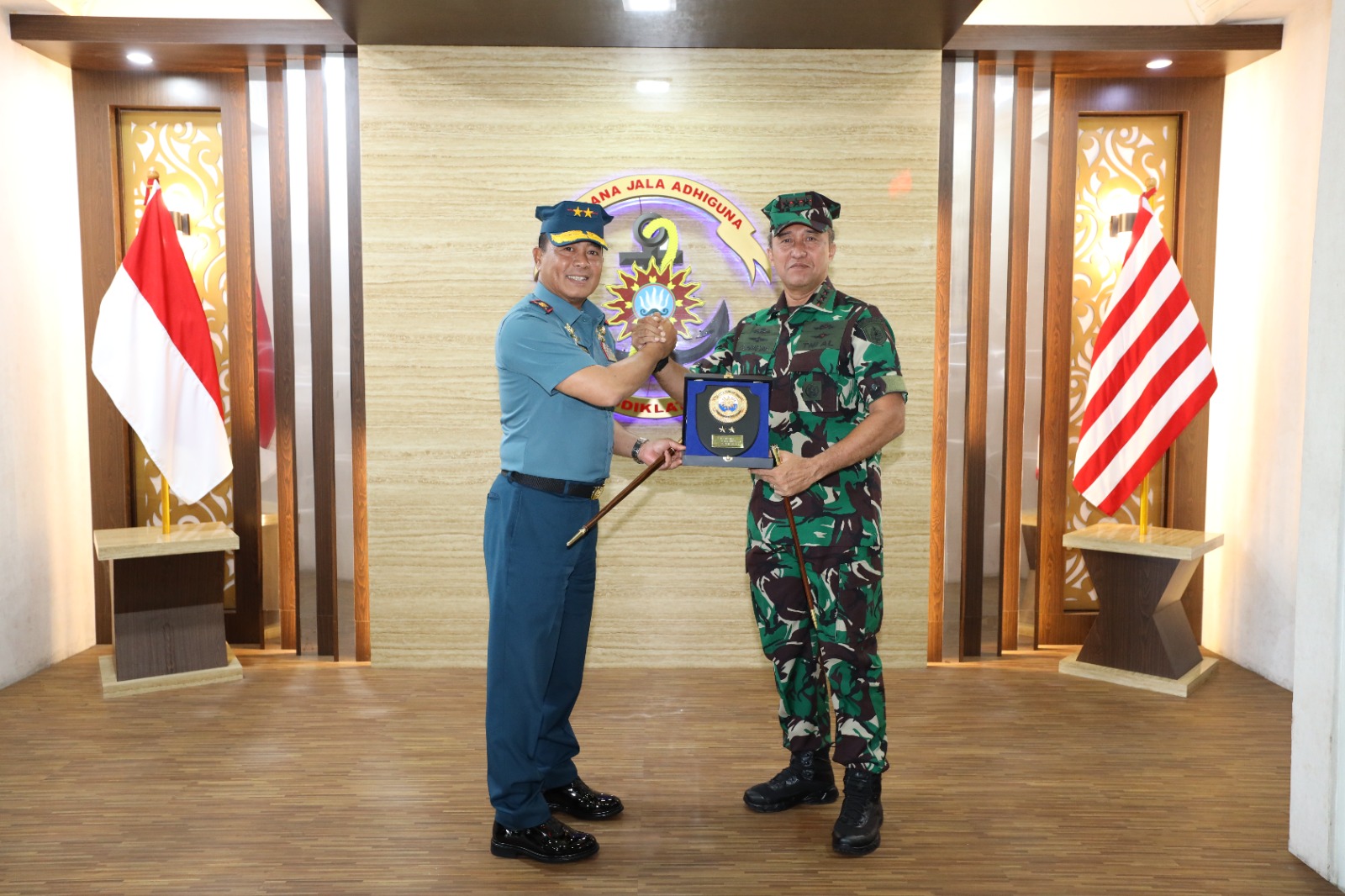 Dankodiklatal Terima Courtessy Call Pangkoarmada II Baru Laksda TNI Dr ...
