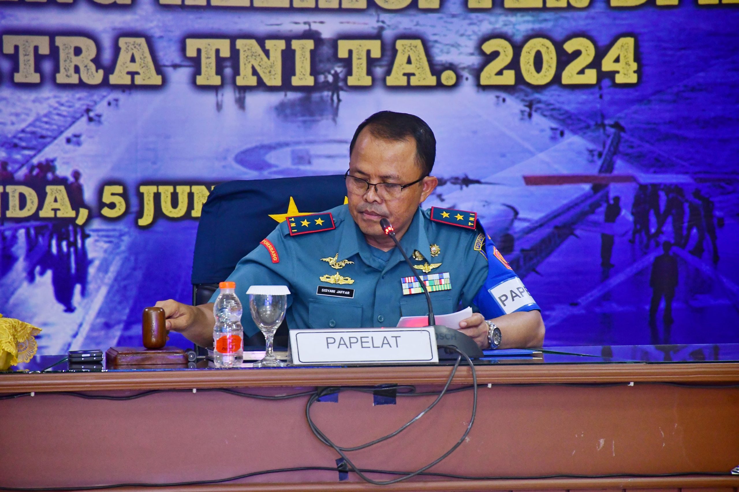 Latihan Perdana Tri Matra TNl Take Off Landing Helikopter di KRI ...