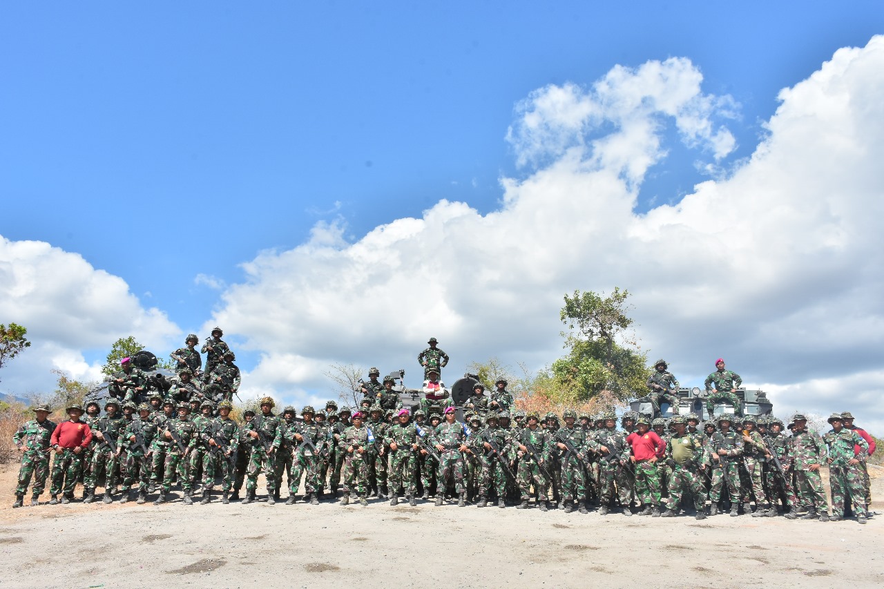 Danpusdikkav Sematkan Brevet Kavaleri Marinir Kepada Antap dan Siswa ...