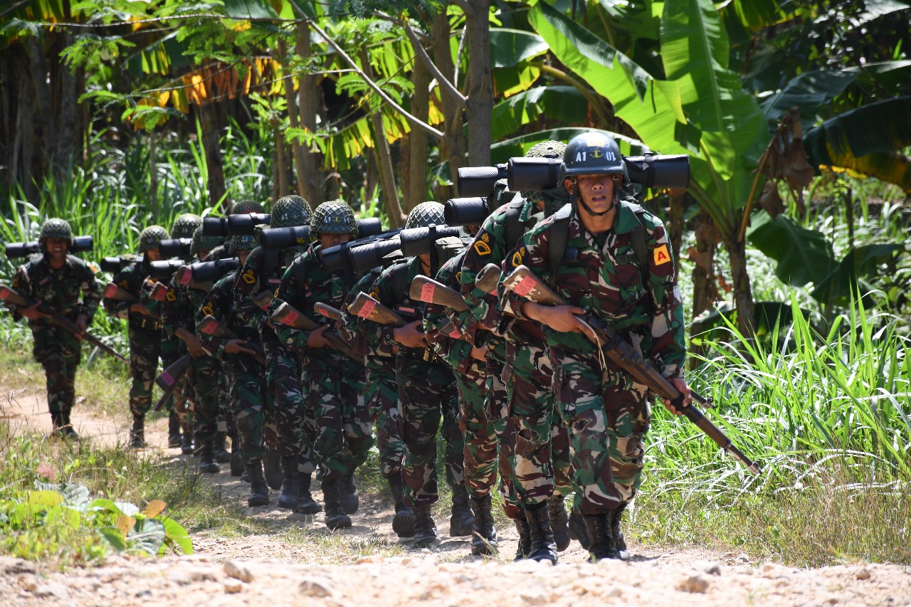 Dikmaba TNI Angkatan Laut Angkatan 44/1 TA. 2024 Laksanakan Lintas ...