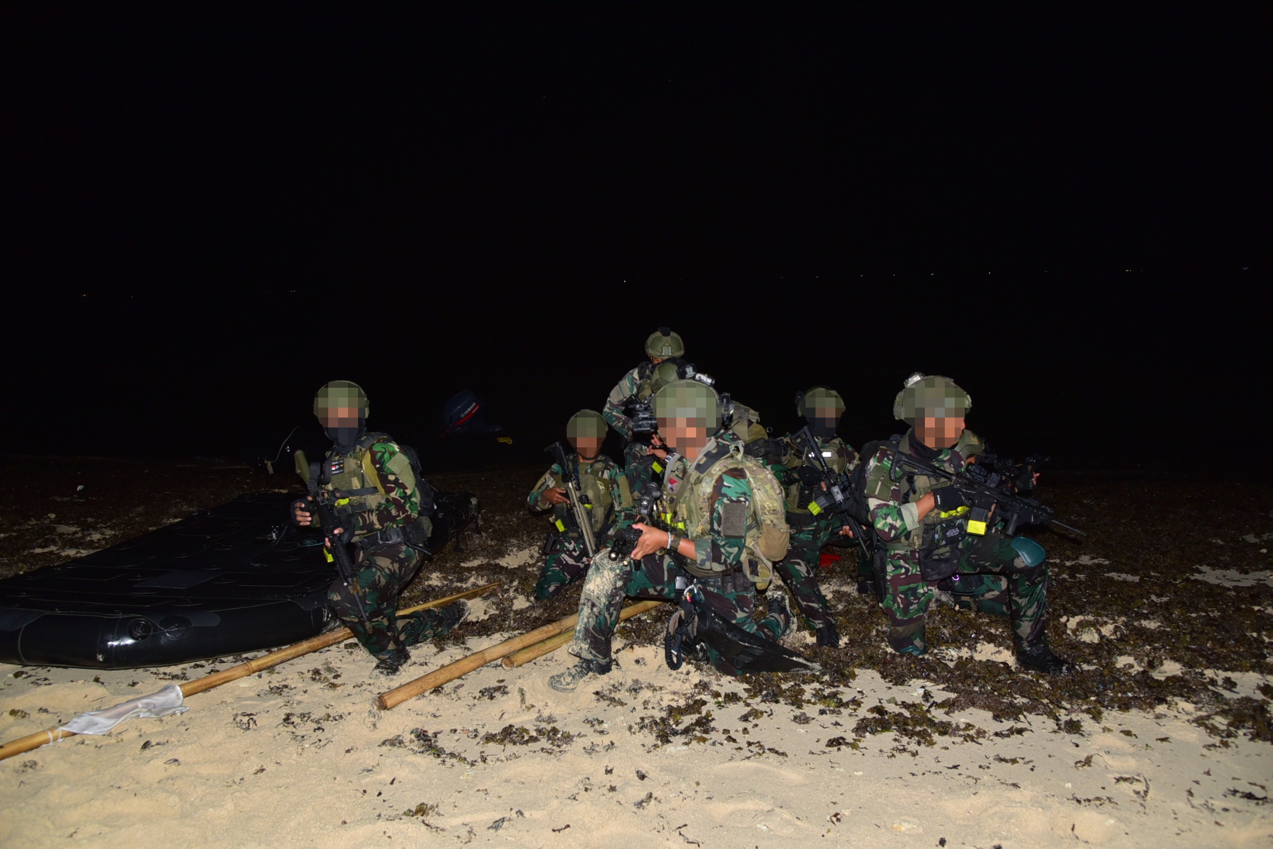 Operasi Pasukan Khusus TNI AL (Kopaska-Taifib) Dalam Operasi Amphibi Di ...
