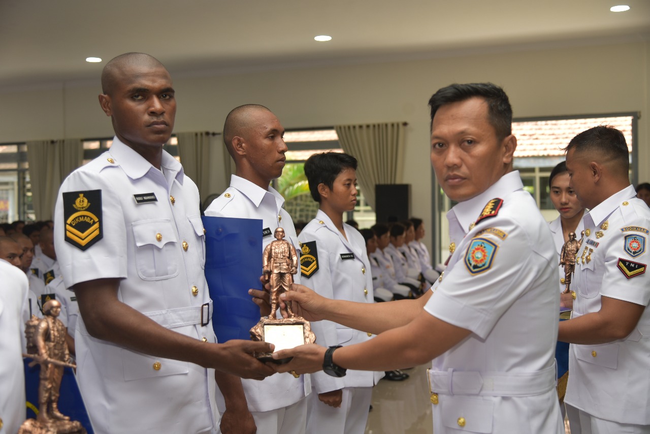Satu Langkah Menuju Pelantikan, 510 Dikmaba TNI AL Angkatan 44 ...
