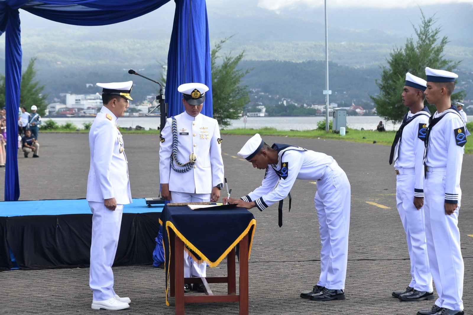 100 Siswa Dikmata Satdik – 4 Kodiklatal Resmi Sandang Pangkat Kelasi ...