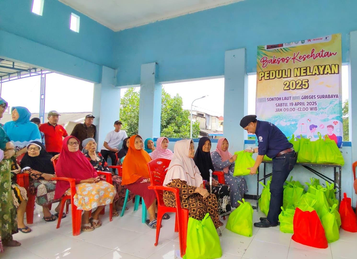 150 nelayan Sontohlaut ditangani Pada Baksos kesehatan | Paradigma ...